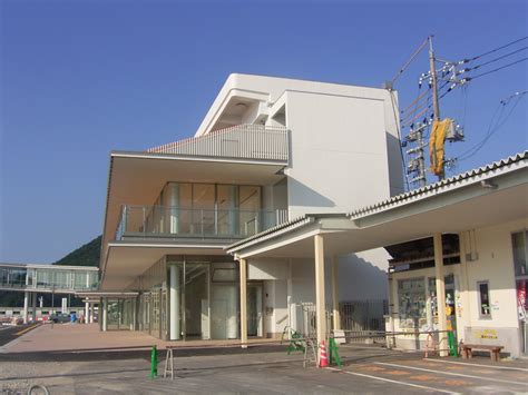 西郷港旅客上屋増築等（建築）工事 施工事例 株式会社 渡辺工務店