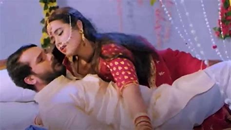 Bhojpuri Actress Kajal Raghwanis Old Bedroom Song With Khesari Lal