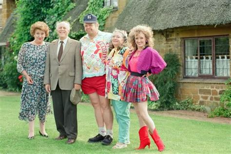 What Happened To The Keeping Up Appearances Cast Divorce Tragedy And