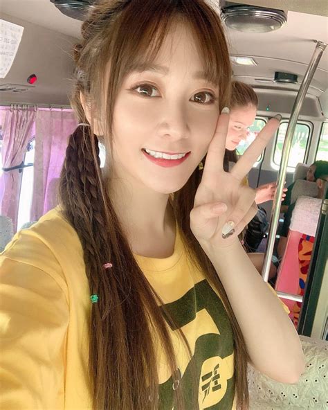 穿深V泳裝上玩很大遭轟沒誠意篠崎泫收觀眾私訊抱怨 苦嘆一定得露