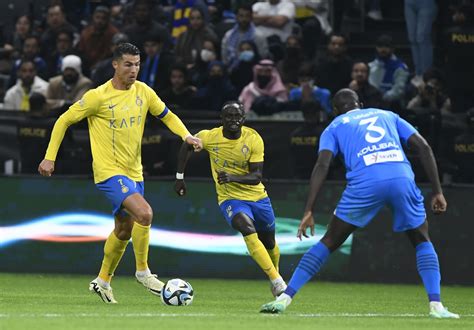 Cristiano Ronaldo marca golo da vitória e volta a fazer história