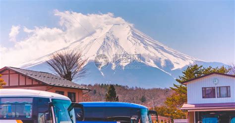 富士山顶端的火山爆发由大海村高清图片下载 正版图片503809716 摄图网