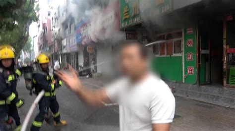 店铺起火，老板第一时间上楼逐户敲门疏散七环视频澎湃新闻 The Paper