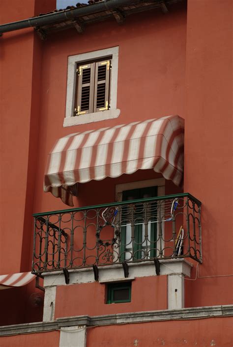 무료 이미지 건축물 목재 집 창문 레스토랑 발코니 빨간 색깔 정면 벽돌 인테리어 디자인 크로아티아 D80 모양 굉장한 니콘 80 로 비뇨