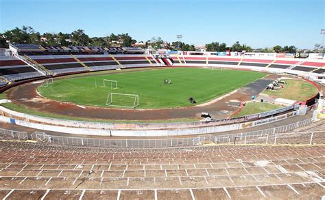 Estádio Santa Cruz abriga a França Cotidiano Fotografia Folha de S Paulo