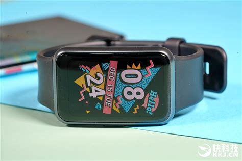 华为watch Fit开箱图赏：首款方形手表 400精美表盘 华为智能手表图赏华为watch Fit ——快科技驱动之家旗下媒体