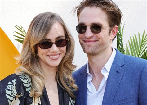 Rets Foto Roberta Patinsona Līgava Parāda Meitu