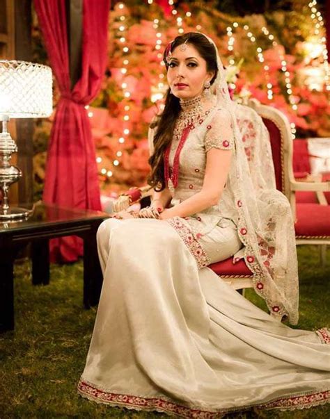 Sharmila Farooqis Most Majestic Pictures With Mother Nisa Farooqi
