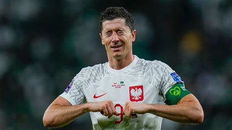 Robert Lewandowski Llora Tras Anotar Su Primer Gol En Un Mundial Video
