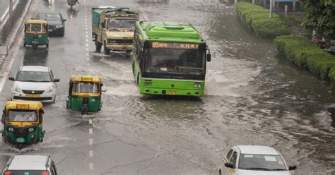 फोटो दिल्ली में हर तरफ पानी ही पानी 10 तस्वीरों में देखें यमुना का