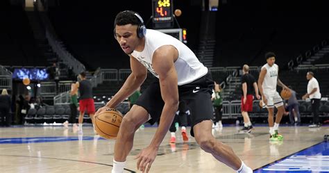 Giannis Antetokounmpo Is Making Progress From Back Injury Bucks