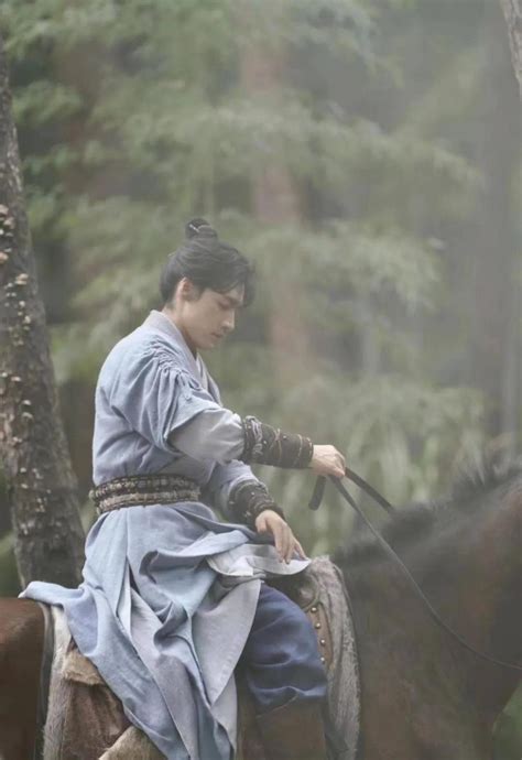 23版《射雕》路透，此沙版郭靖被嫌老气，包上恩造型敷衍披头散发腾讯新闻