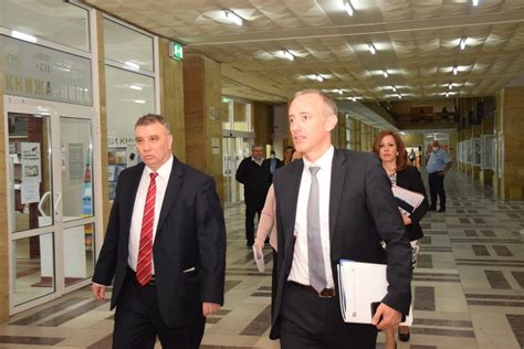 УНСС Министърът на образованието и науката се срещна с ръководството