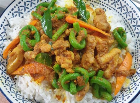 อัลบั้มภาพ หมี่คลุก เมนูก๋วยเตี๋ยวคลุกซอสเข้มข้น ใส่เครื่องจัดเต็มทำ