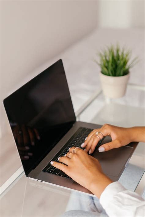 8 Cara Mengatasi Layar Laptop Mati Tapi Mesin Nyala Ketahui Penyebabnya
