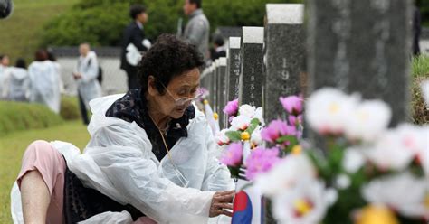 헌혈 다녀오다 계엄군 총에 숨진 고등학생 유족 정부 상대 ‘정신적 손해배상 승소