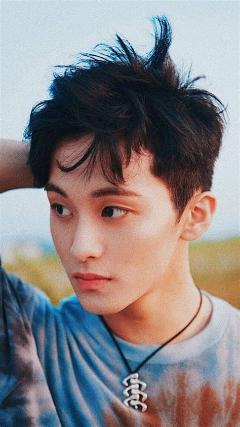 Mark Lee Tấm Gương Sáng Của Sự Nỗ Lực Vượt Bậc