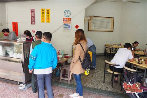 台南開山路上的人氣碗粿店真的都是在地人來吃耶上舜碗粿 輕旅行