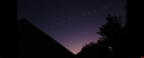 De mystérieuses lumières mouvantes aperçues dans le ciel israélien