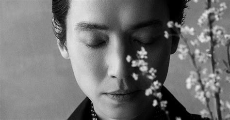 정경호 아직까진 잘하는 것 하고 있어이제 변화 줘야 할 나이 화보