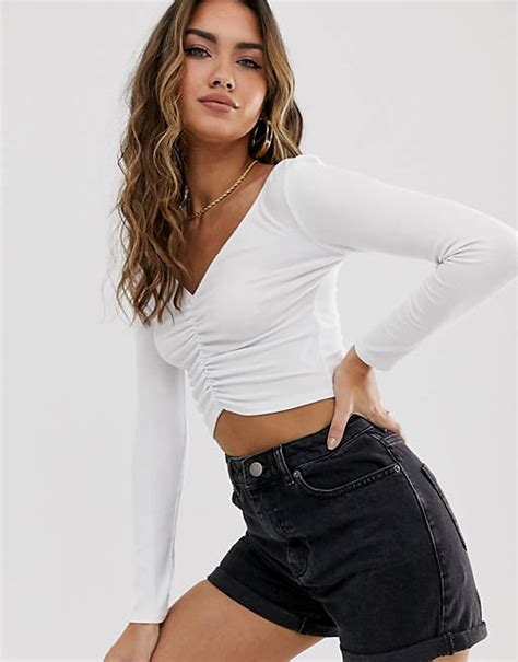 Top Con Escote Delantero Y Trasero En V Con Frunces En Blanco De Asos