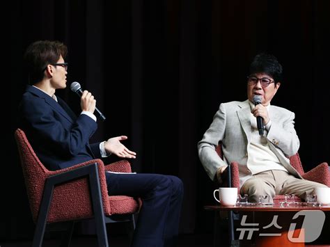 정규 20집 앨범 소개하는 가왕 조용필 뉴스1