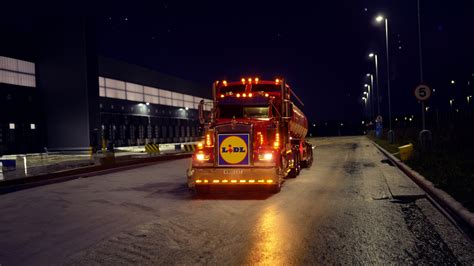 Lidls Cheeky Coca Cola Christmas Truck Tour Adds Two More Scots Spots The Scottish Sun