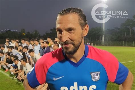 K리그 전설 데얀 “황선홍은 매우 나쁜 매니저 선수관리능력 심각함” 국내축구 에펨코리아