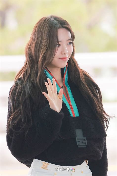 Netizens Are Shook By Itzy Yuna S Gorgeous Visuals In Textured Wavy Hair Koreaboo
