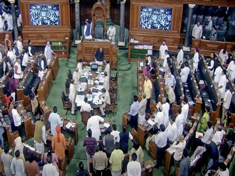 Central Government Report In Parliament Unemployment Rate Dropped