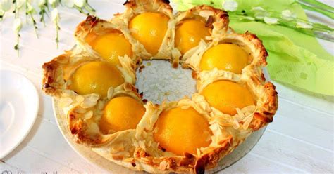 Corona de hojaldre con crema y melocotón en almíbar Postres Fáciles y Ricos