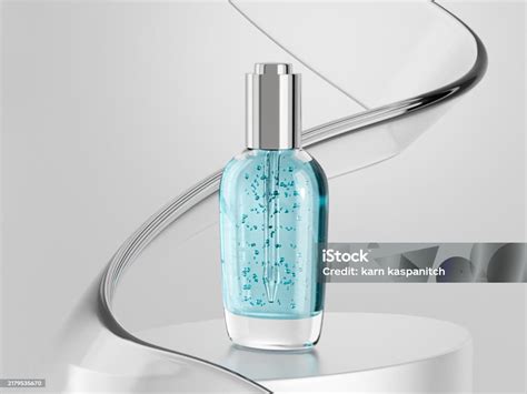 물방울 모양의 세럼 병 모형 연단에 서 있는 타원형 피펫 스포이드 병 고급 스킨케어 포장 50ml 액체 스포이드 화장품 병 및 추상적인 물 흐름 배경 0명에 대한 스톡 사진