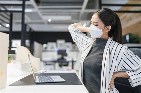 健康網》腰痛5成因你中幾個？ 物治師曝「正確坐姿」1圖秒懂 自由健康網