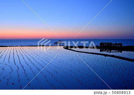 白米千枚田の夕日の写真素材 50808913 PIXTA