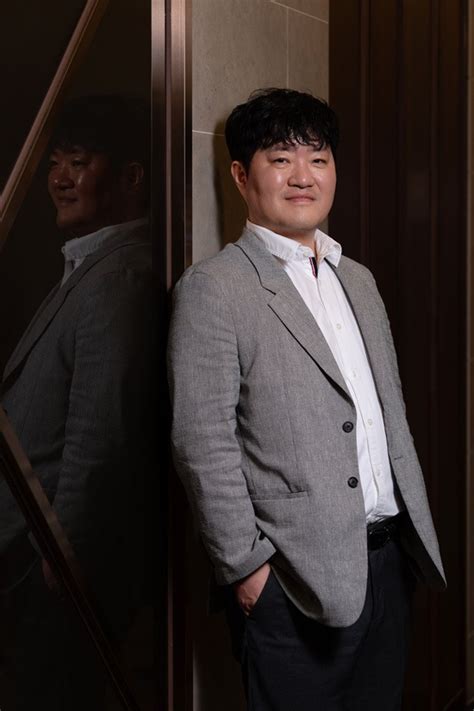 쓰러지는 마동석 관객이 원할까…거룩한 밤이 완성한 다크 히어로 [엑s 인터뷰①]