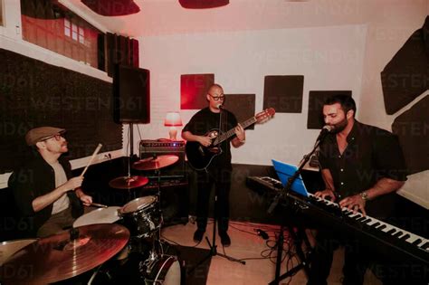 Cómo Tocar Los Acordes De Aint No Sunshine En Guitarra