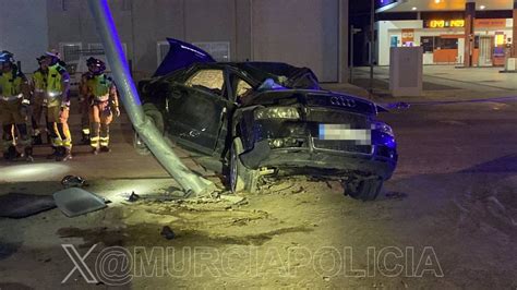 Detenido En Murcia Tras Chocar Contra Una Farola Conductor De Coche Robado