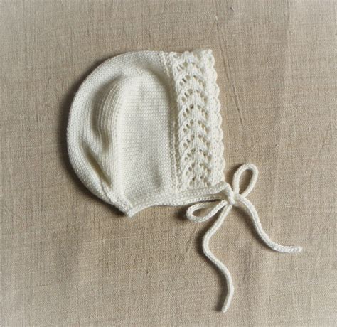 Чепчик спицами для женщин 62 фото