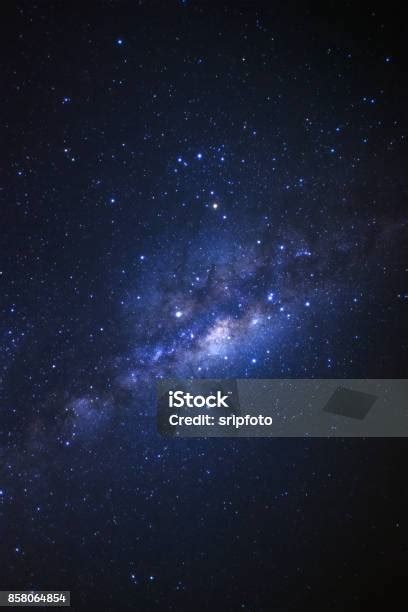 별과 우주에서 우주 먼지와 함께 은하계 0명에 대한 스톡 사진 및 기타 이미지 0명 과학 궁수자리 Istock