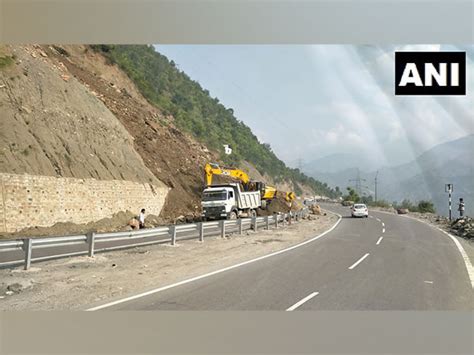 J K Landslide Hits Jammu Srinagar National Highway Road Clearance