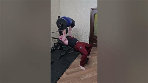 Жим гантелей по 50 кг лежа Перед жимом лежа смогу пожать 55 60 на 6 8