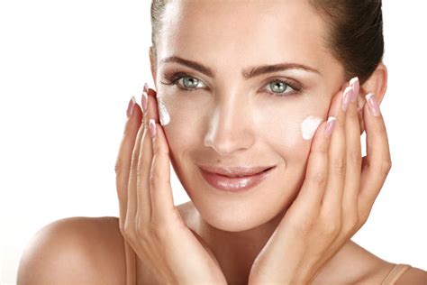 Feel Fair And Lovely With These 7 Best Whitening Night Creams In India