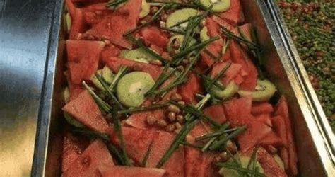 公司食堂大妈做的黑暗料理 吃完马上就吐了 当天立马就辞职了奇葩