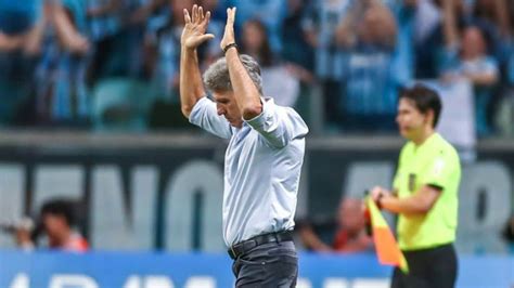 Futuro Do Grêmio Renato Surpreende Para Manter Escalação