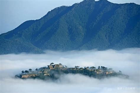 紅葉と雲海の奇跡的な光景天空の城竹田城跡の日の出に心震える VMGでできる100のこと