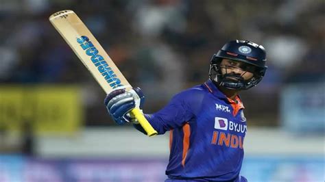 Dinesh Karthik Birthday डिप्रेशन का शिकार हुए दिनेश कार्तिक को मिला इश्क का साथ कैमबैक कर