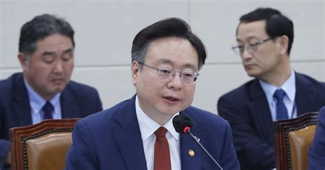 복지장관 “후쿠시마 오염수 기준 맞으면 마실 수 있다”