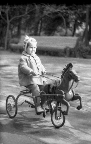 Фото Девочка на велосипеде лошадке 1965 1966 Азербайджанская ССР г Баку История России