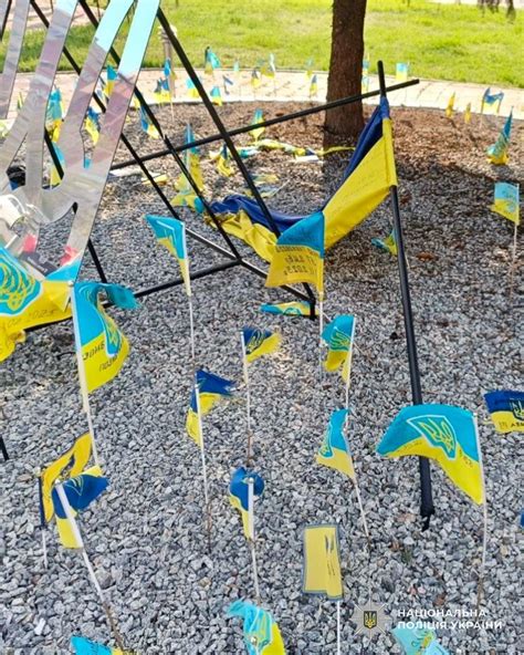 Пошкодив прапори України на Алеї памяті загиблих Героїв у Дніпрі поліція встановила чоловіка