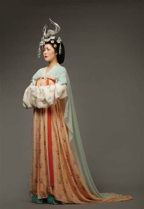 莫高窟盛唐 130 窟壁画《都督夫人礼佛图》 高清图片，堆糖，美图壁纸兴趣社区